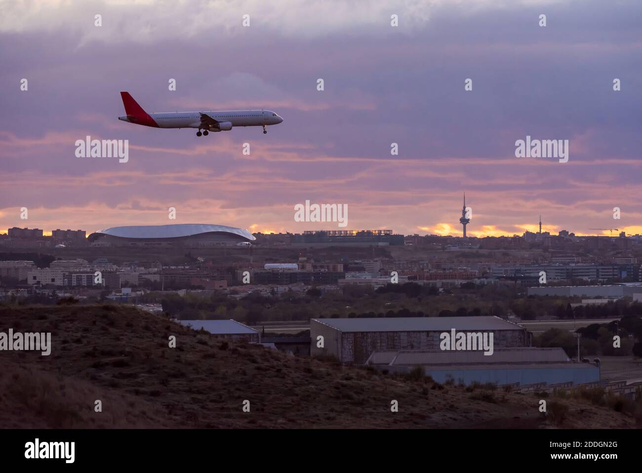 Airplane flying over stadium hi-res stock photography and images - Alamy