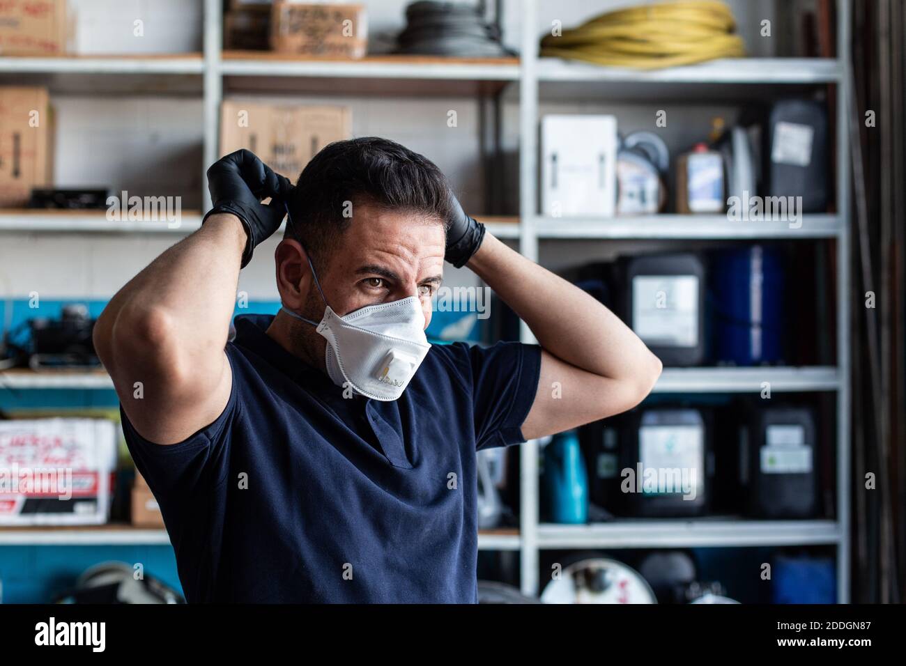 Busy garage hi-res stock photography and images - Alamy