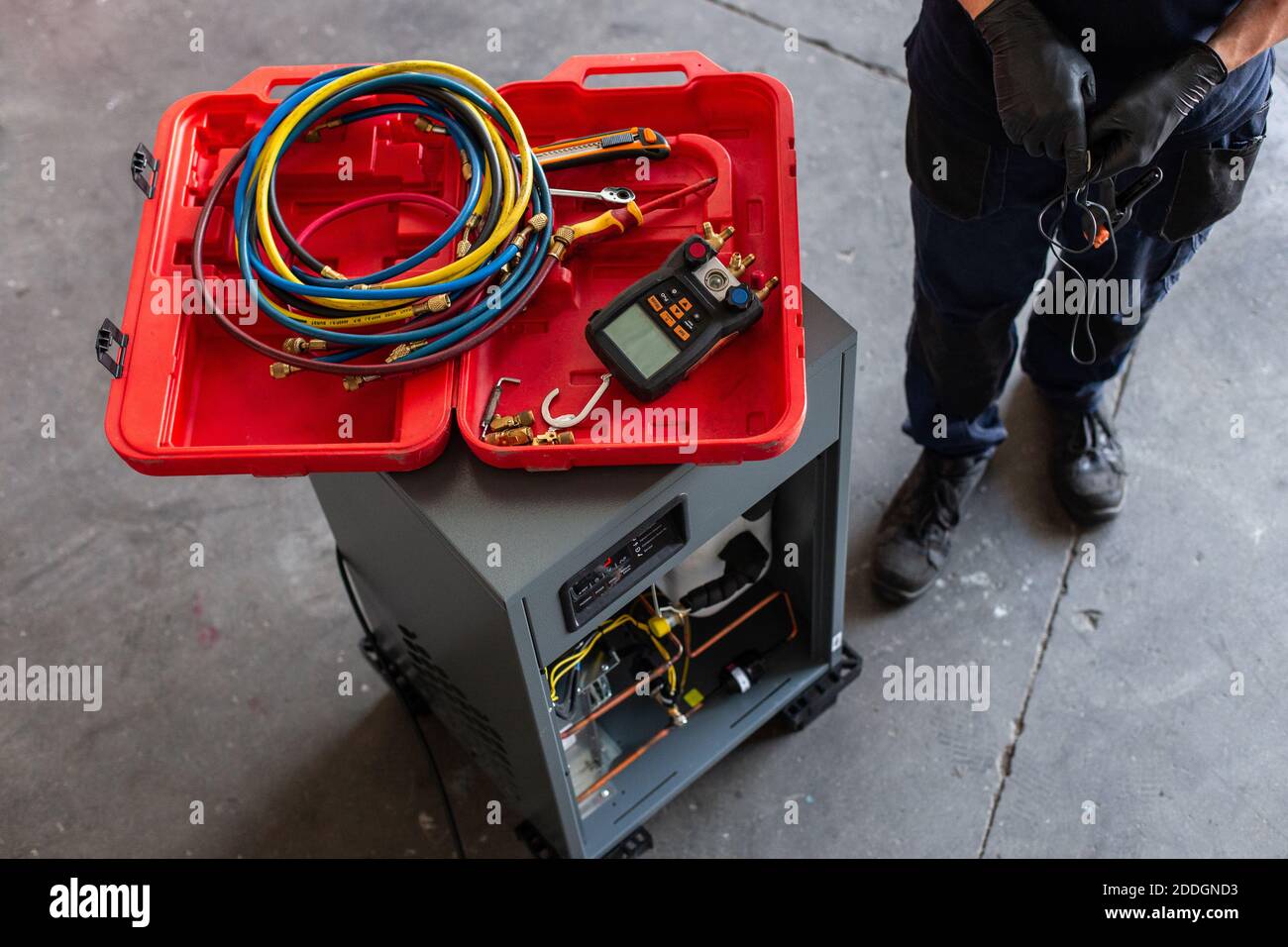 Voltage tester hi-res stock photography and images - Alamy