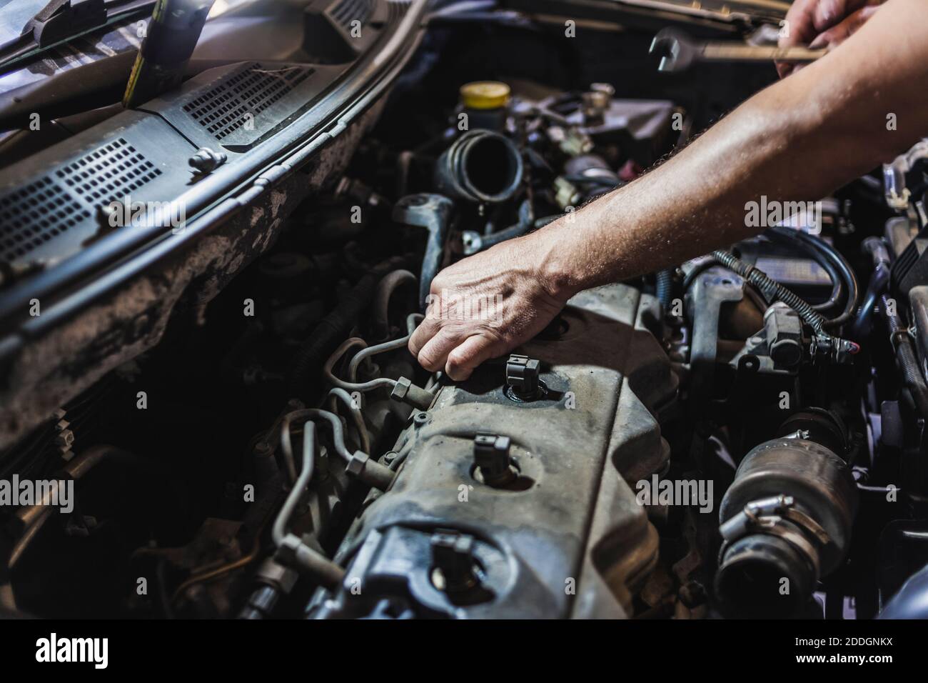 Adjust the engine hi-res stock photography and images - Alamy