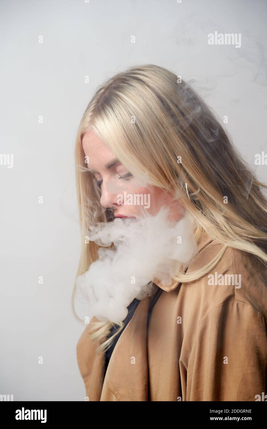 Vape smoke woman hi-res stock photography and images - Alamy