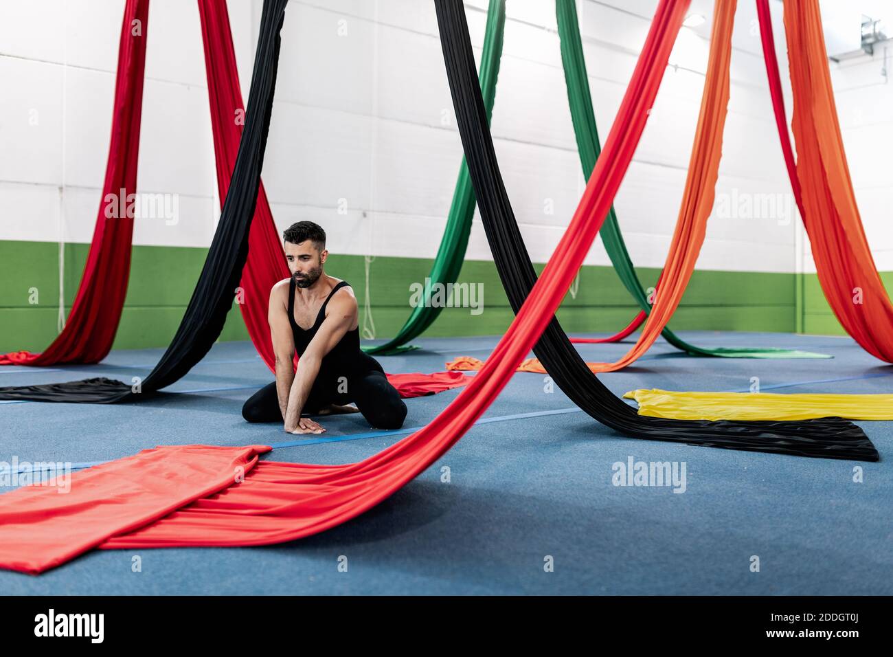 Man leotard hi-res stock photography and images - Alamy