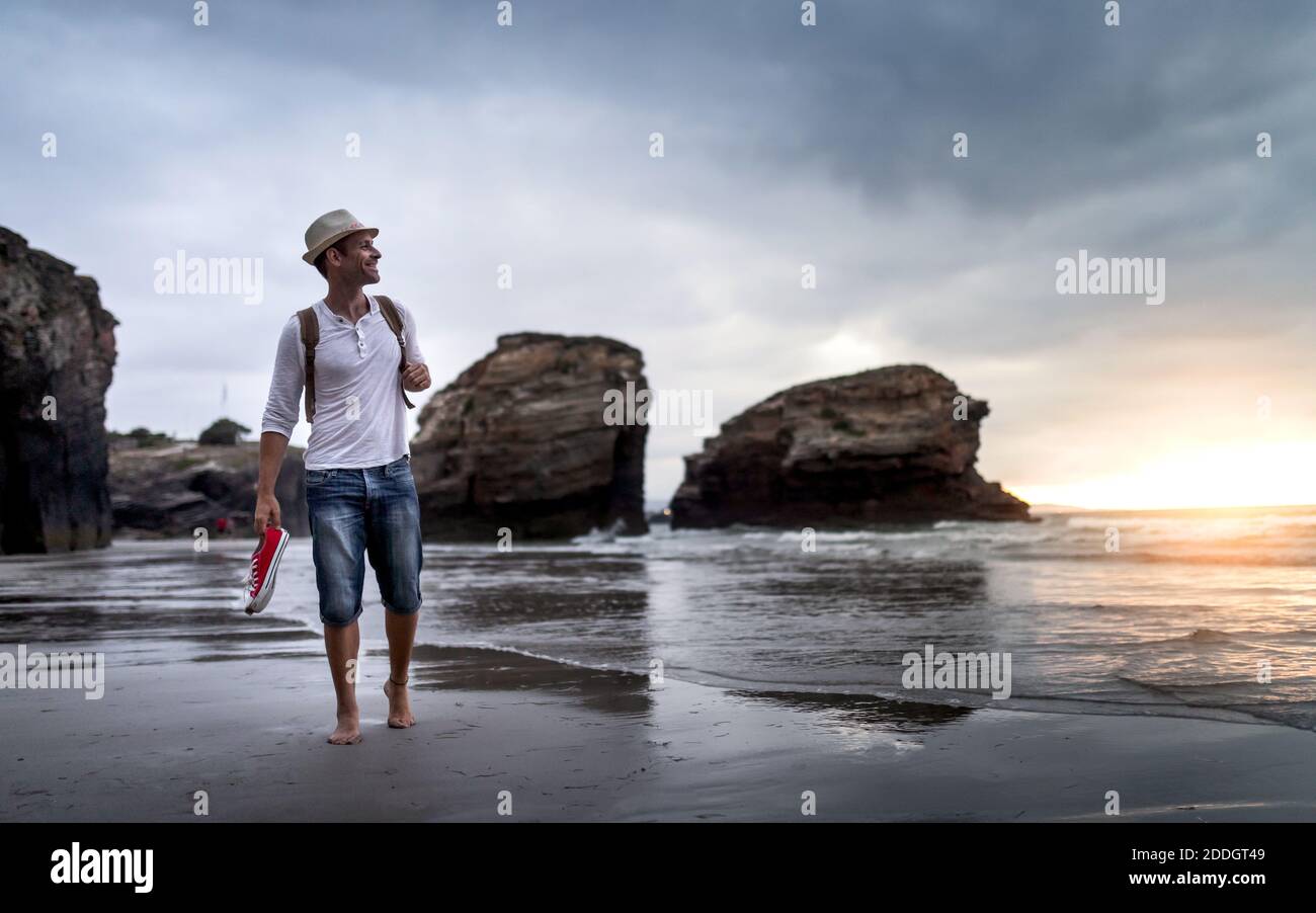 Barefoot backpacker on the beach hi-res stock photography and images ...