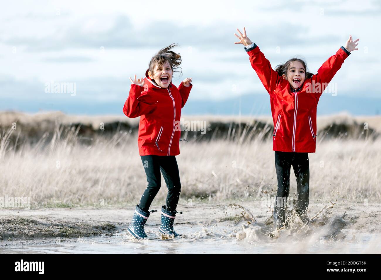 Child puddle splash hi-res stock photography and images - Alamy