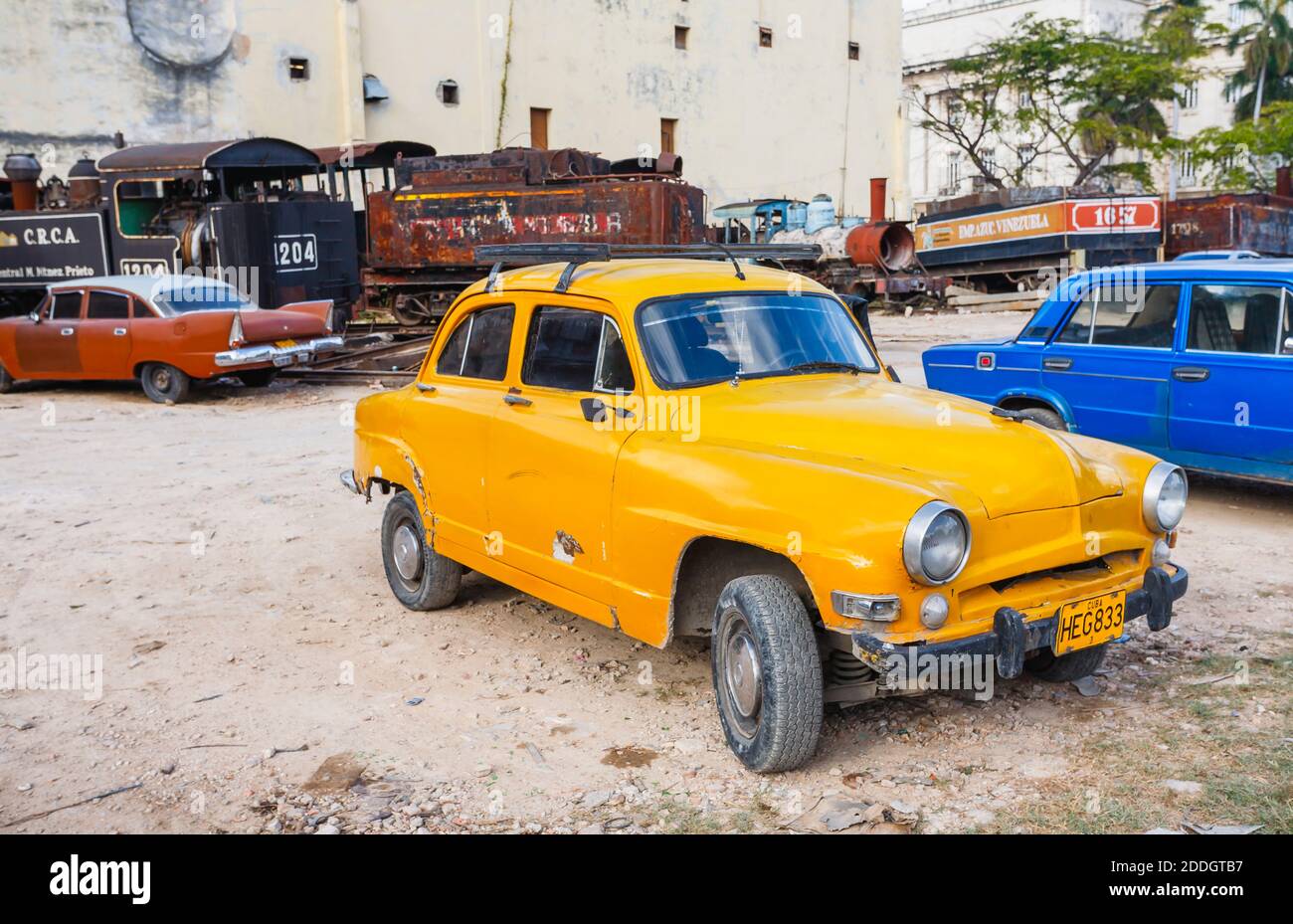 Old dented car hi-res stock photography and images - Alamy