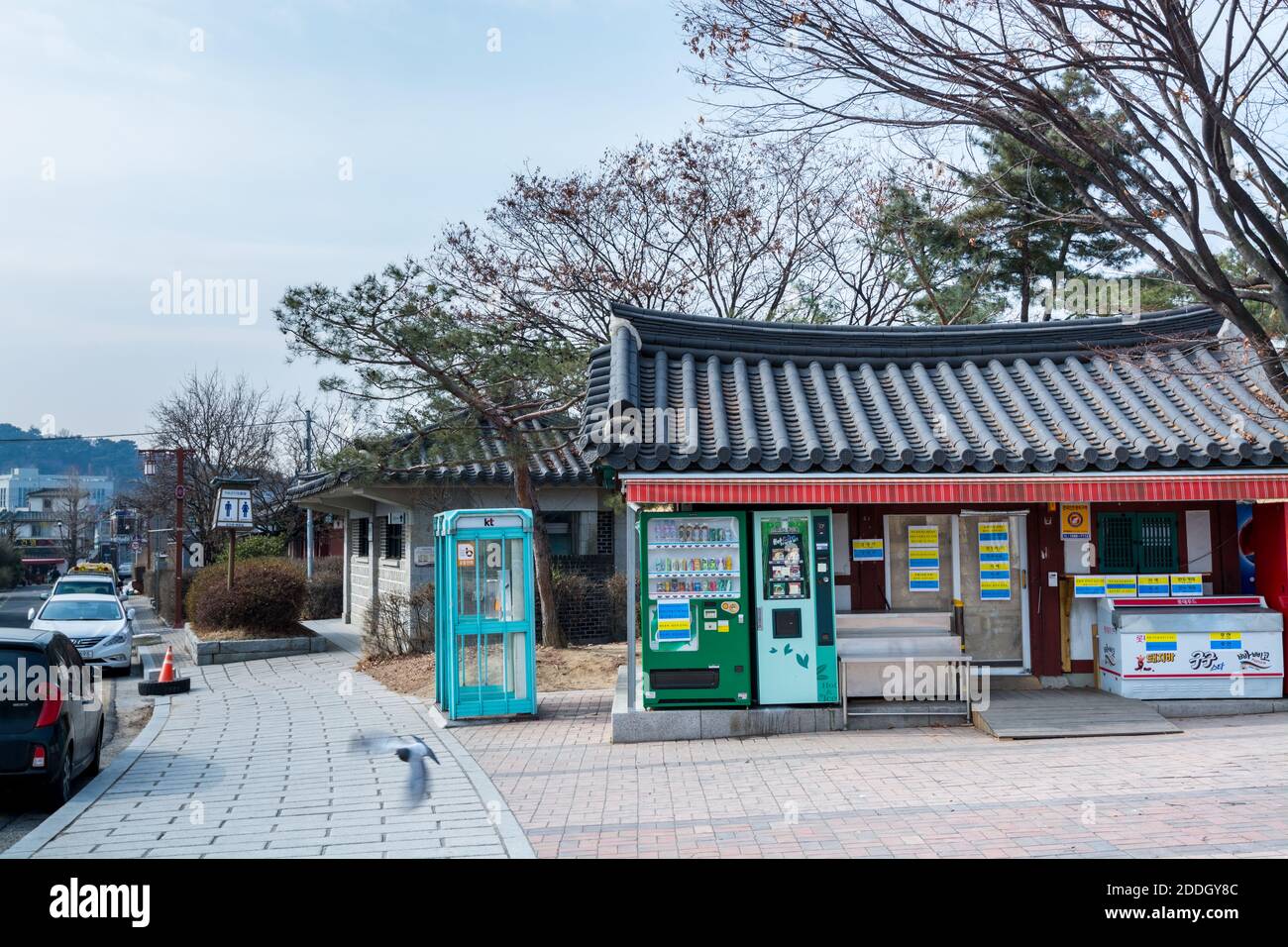 Automatic vending machine in the street of Suwon City of South Korea ...