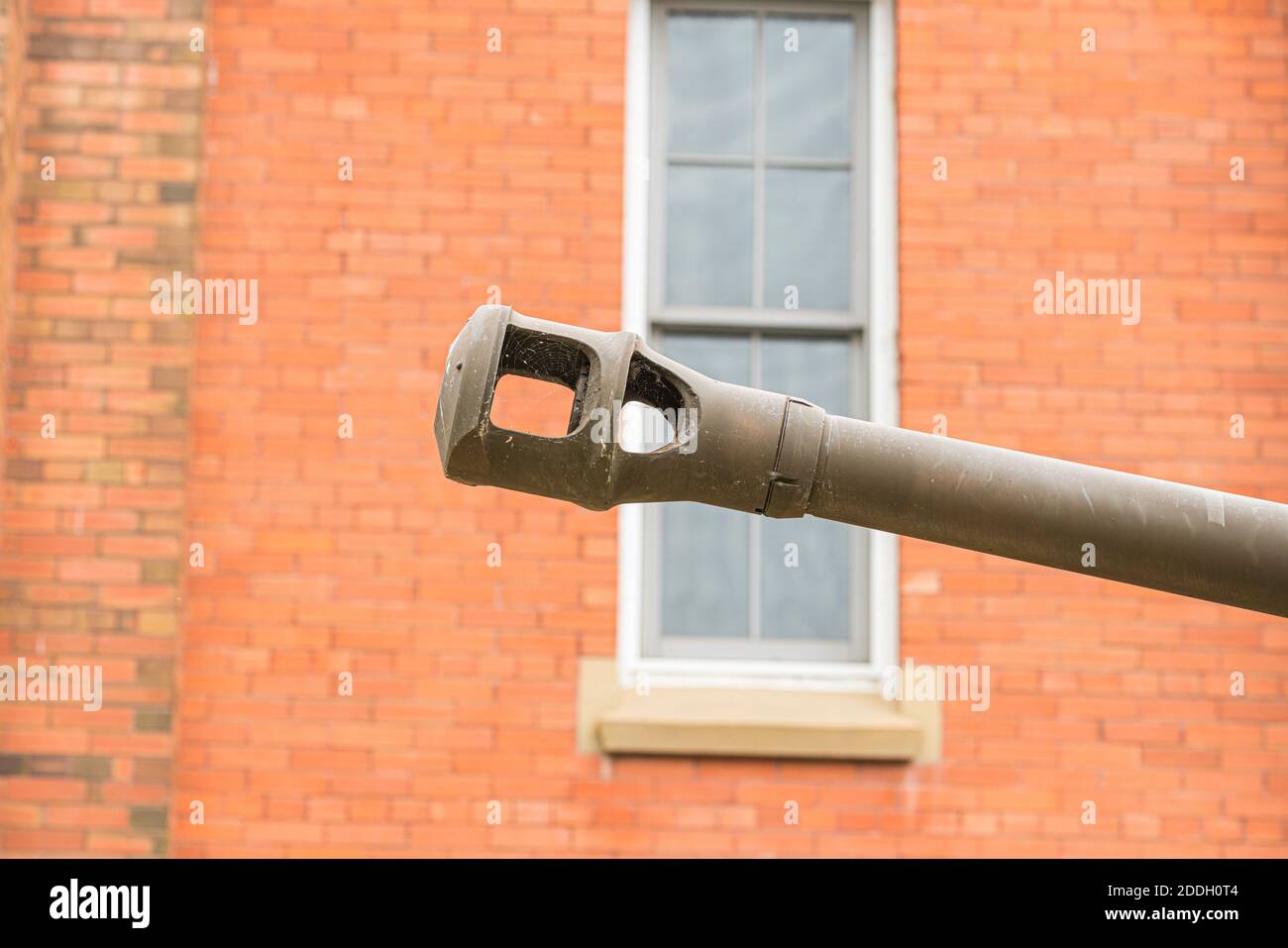 Armourd tank gun muzzle in front of red brick wall Stock Photo - Alamy