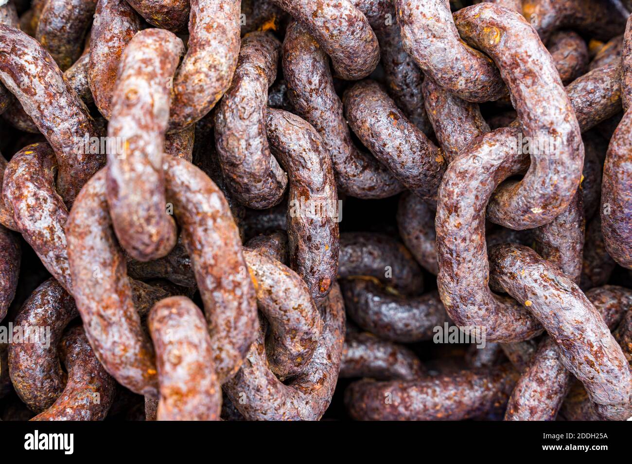 Tangled chains hi-res stock photography and images - Alamy