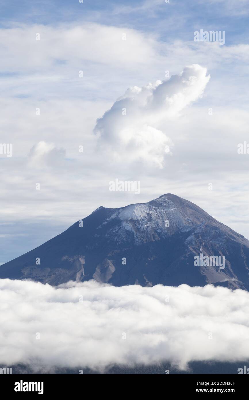 Popocatepetl volcano wild mountain hi-res stock photography and images ...