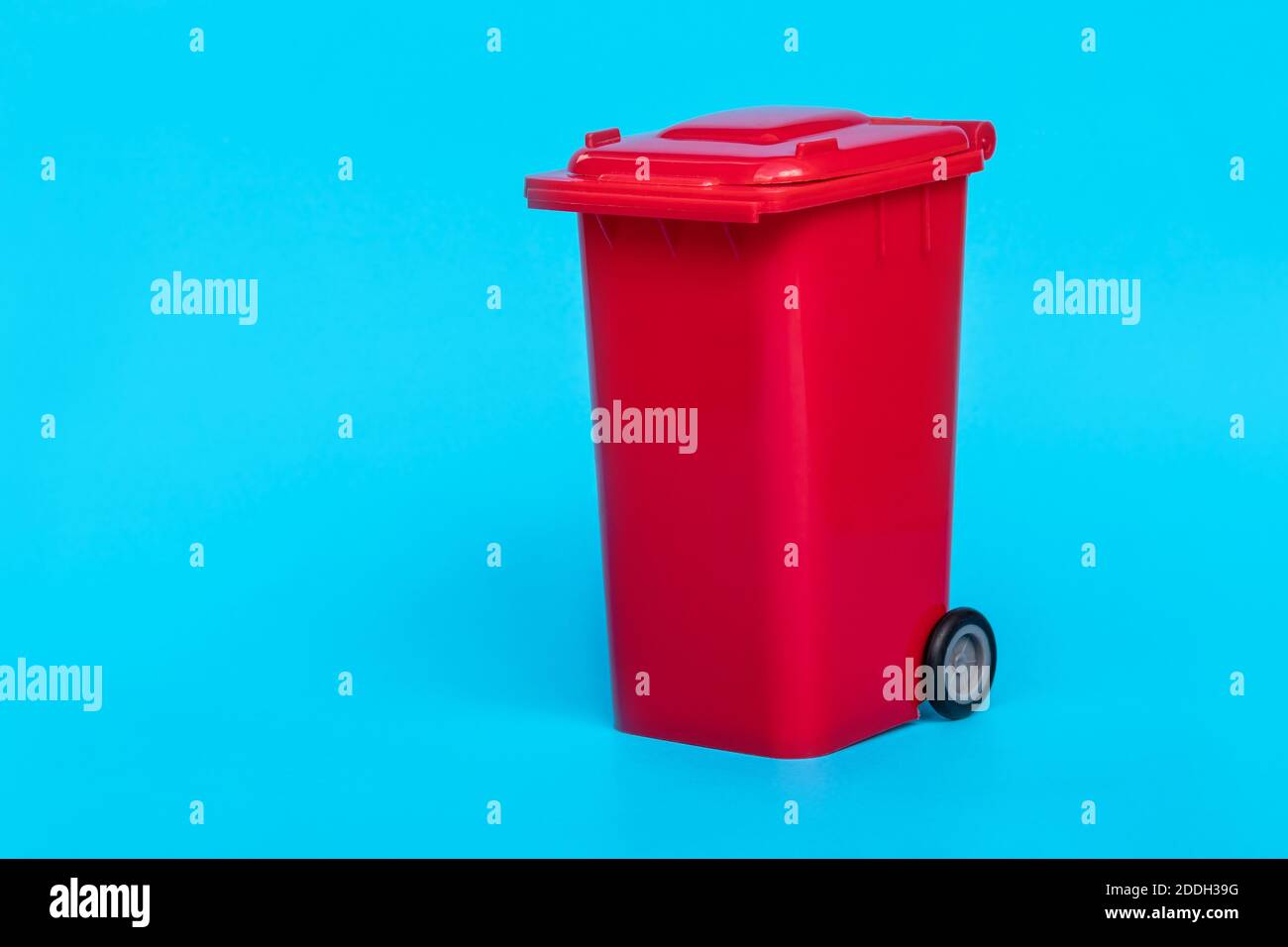 Red dust bins hi-res stock photography and images - Alamy