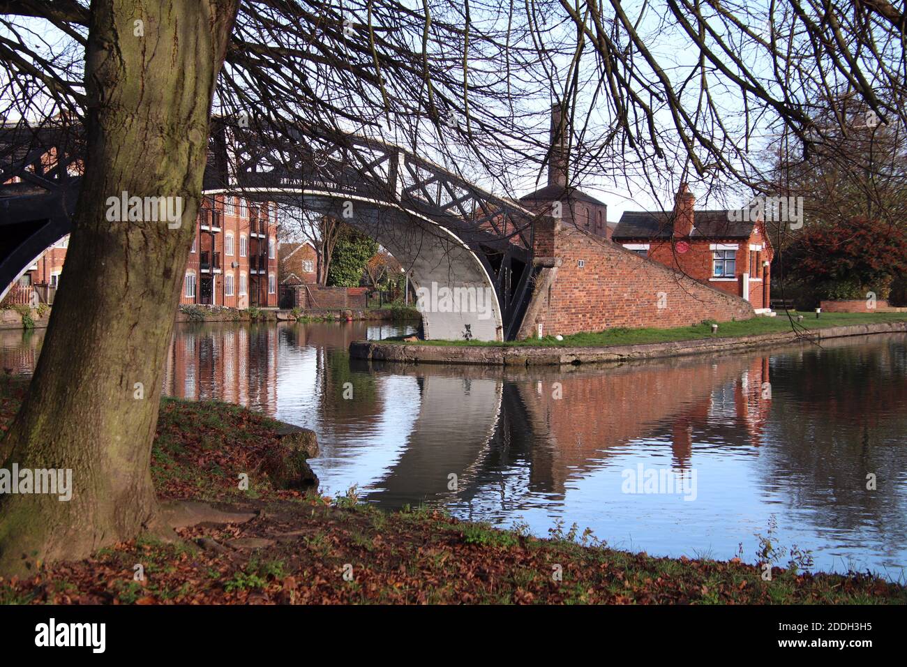 Sutton stop Coventry Warwickshire canal reflections shimmering on the ...