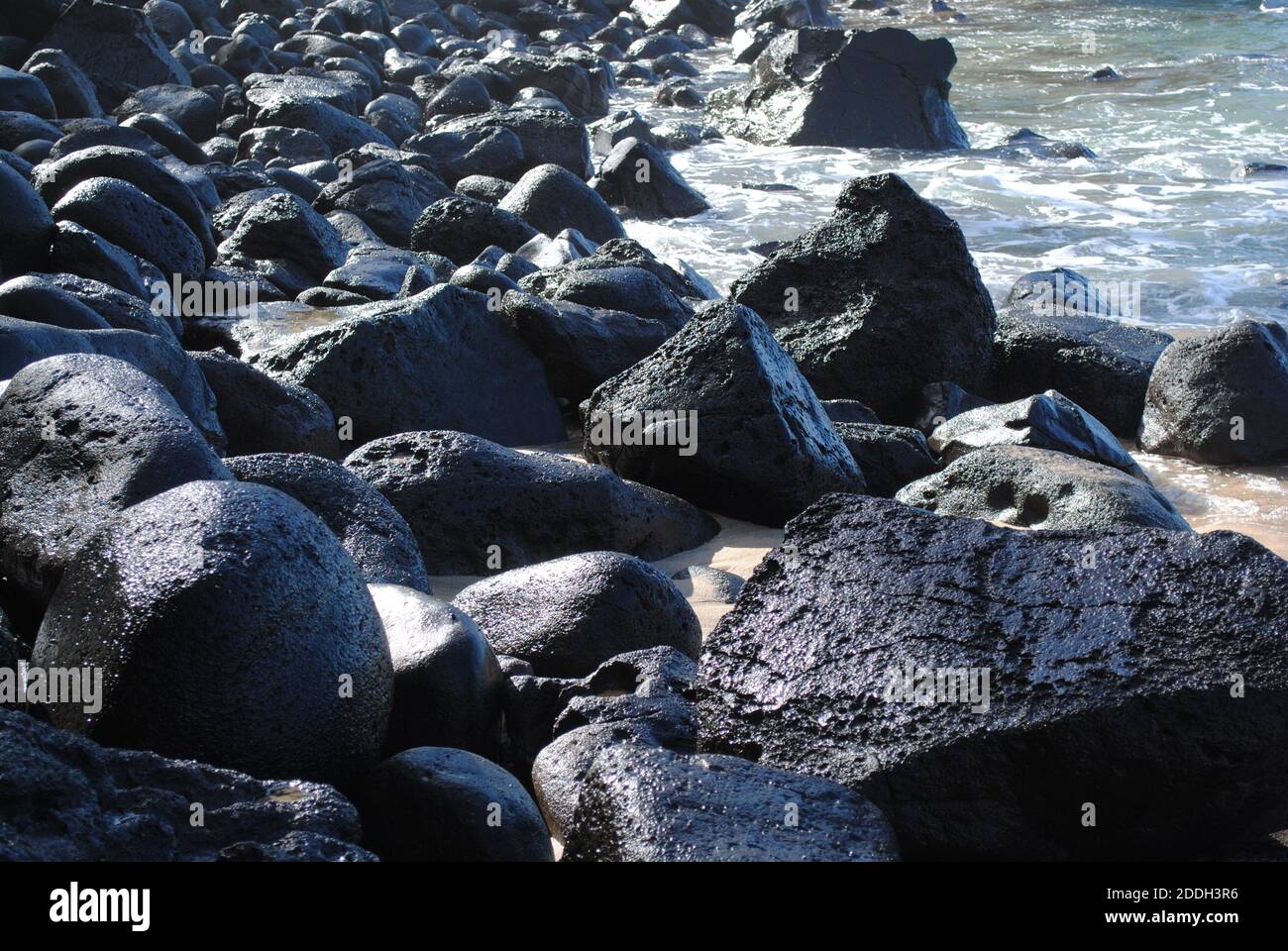 black rock beach Stock Photo - Alamy