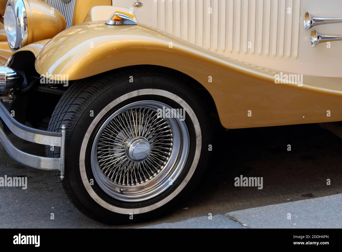 Vintage car front end hi-res stock photography and images - Alamy