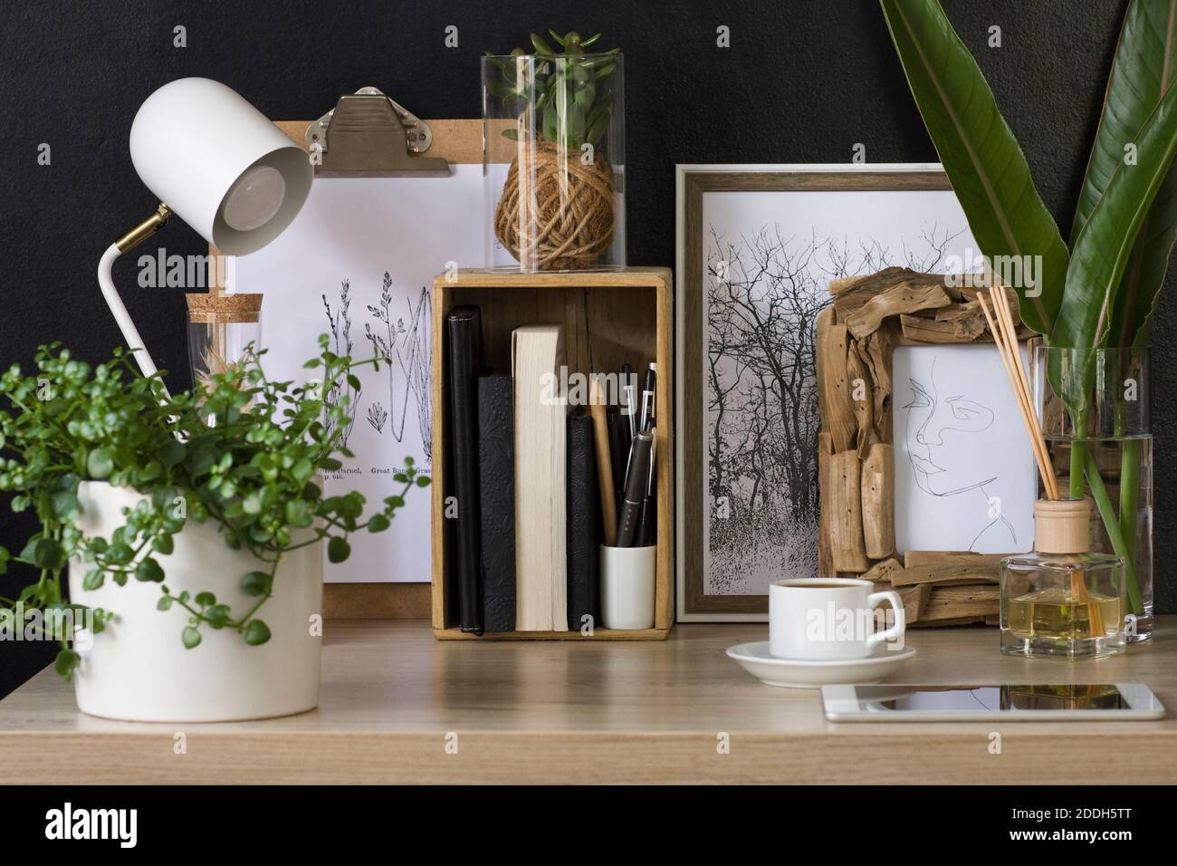 Cluttered workspace hi-res stock photography and images - Alamy