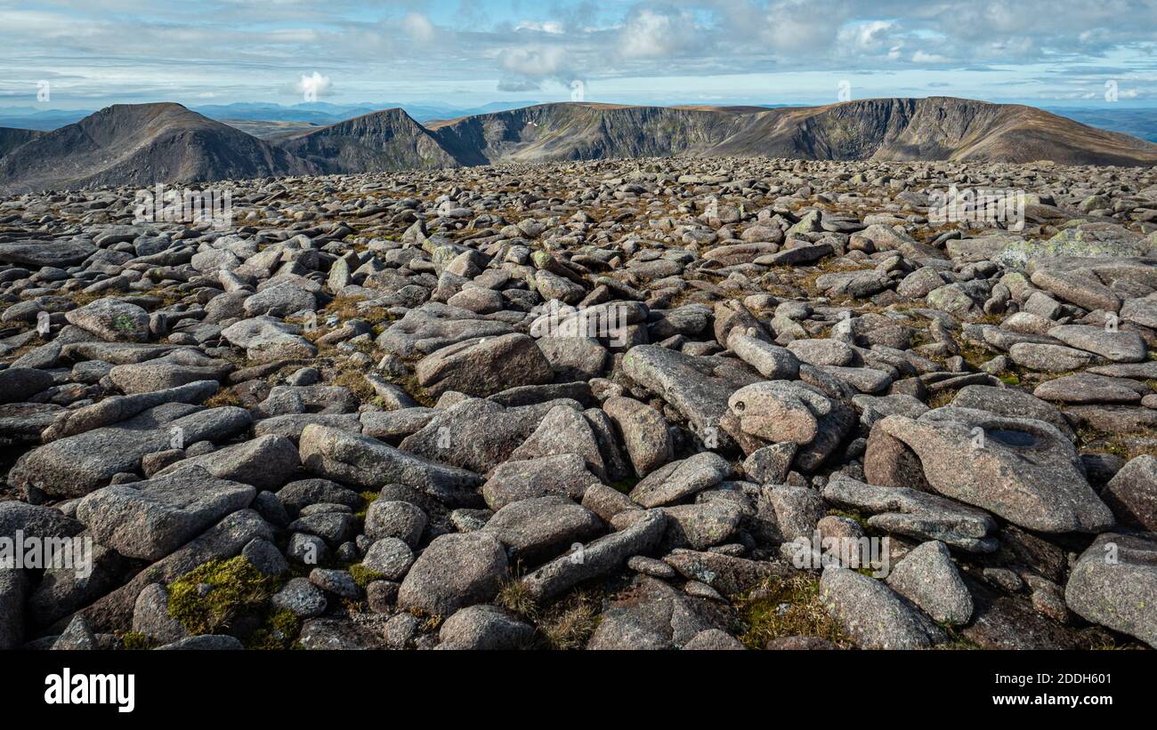 Cairngorm mountains boulder field hi-res stock photography and images ...