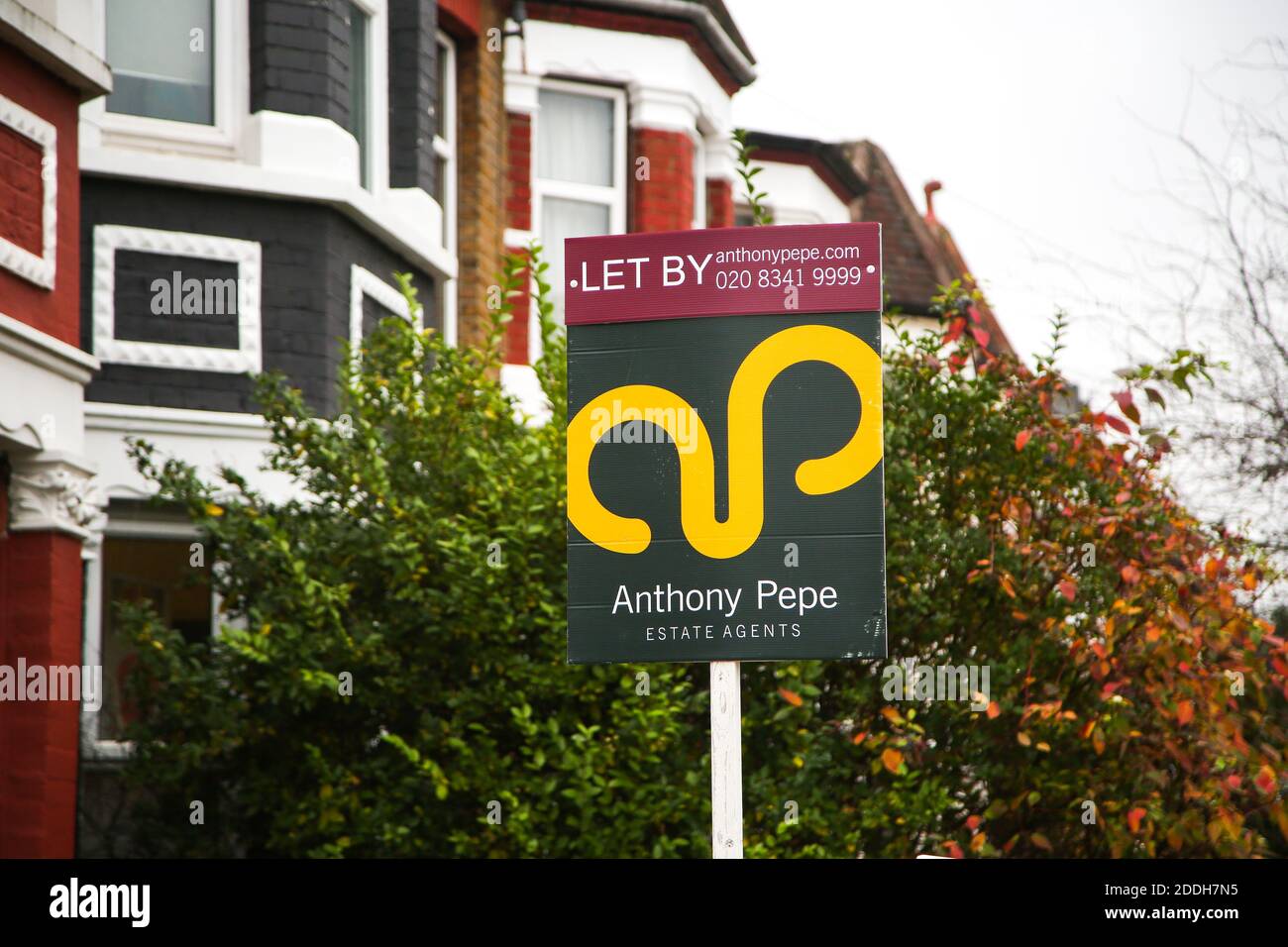 A 'To Let' estate agent board sign erected outside a property in London ...