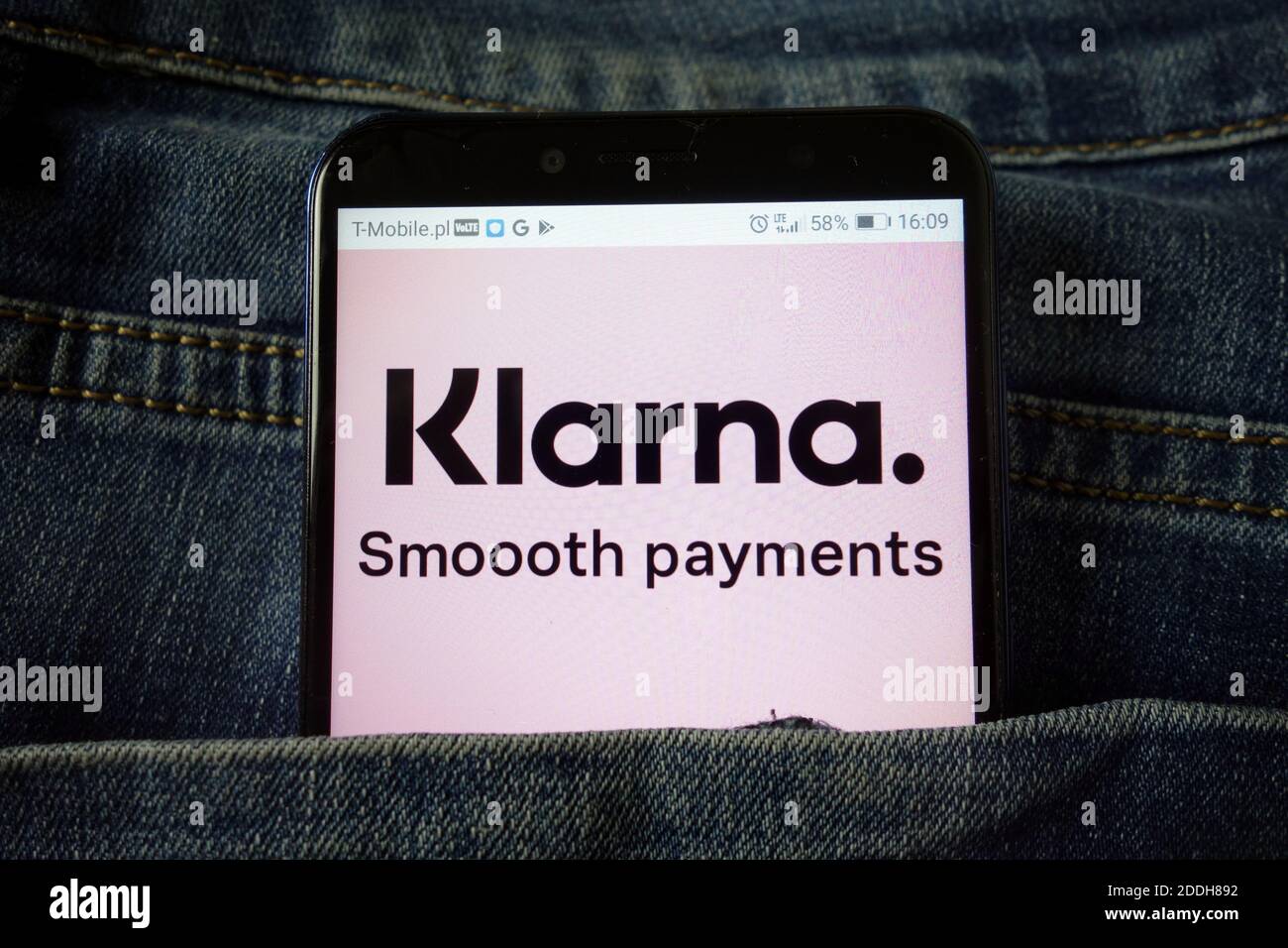 Klarna logo hi-res stock photography and images - Alamy