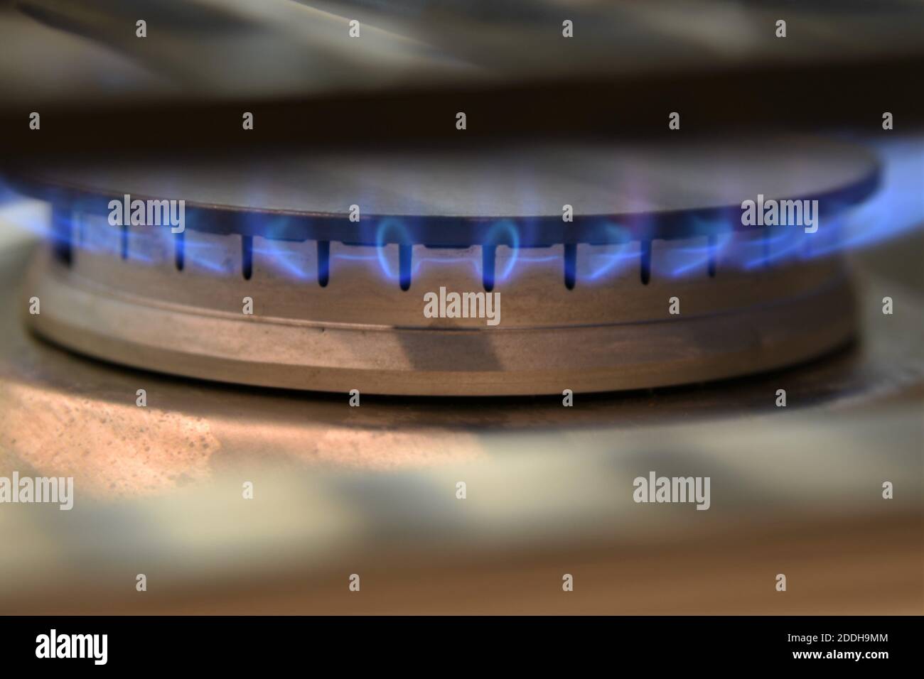 Blue flame from a gas stove Stock Photo - Alamy
