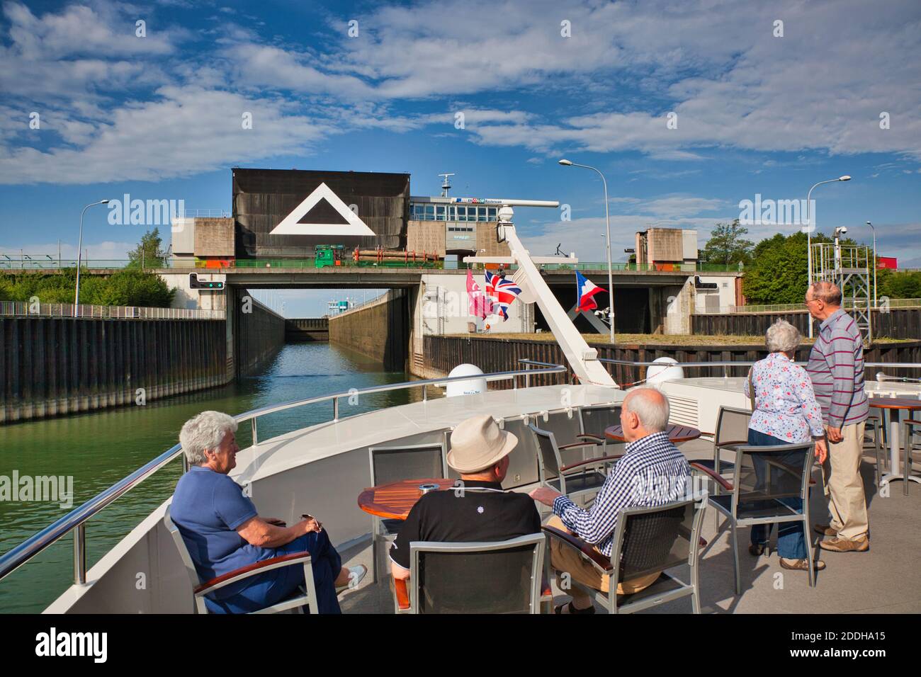 Empty lock hi-res stock photography and images - Alamy