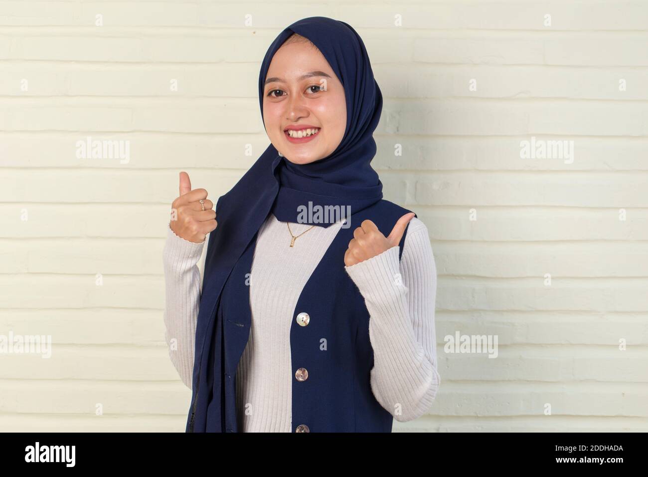 Asian muslim woman wearing hijab with ok sign gesture Stock Photo - Alamy