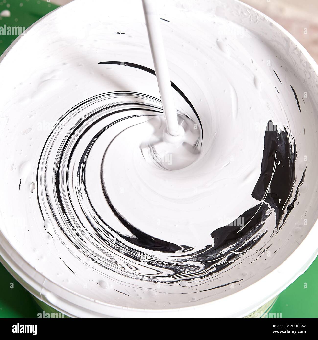 Mixing paint hi-res stock photography and images - Alamy