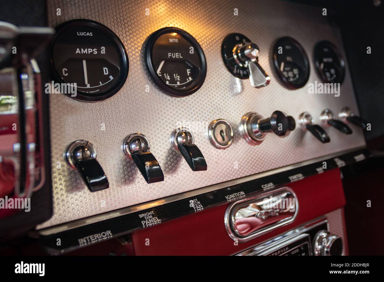 Silver jaguar e type hi-res stock photography and images - Alamy