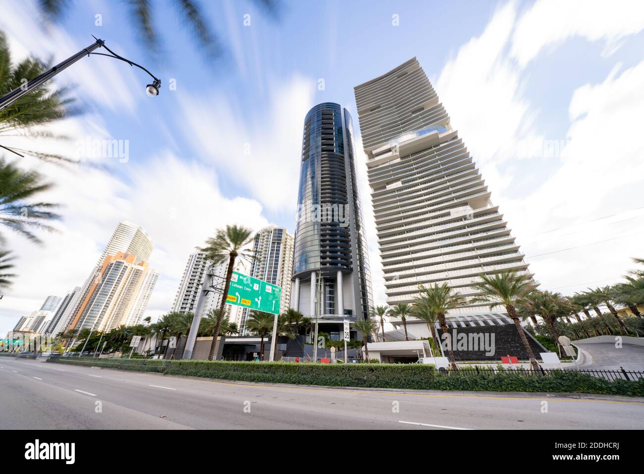 Highrise architecture sunny isles beach hi-res stock photography and ...