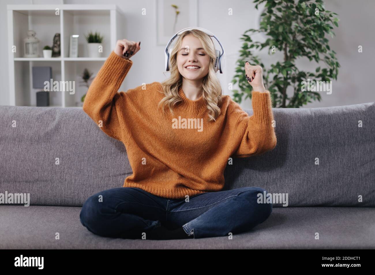 Relaxed woman listening music in headphones Stock Photo - Alamy