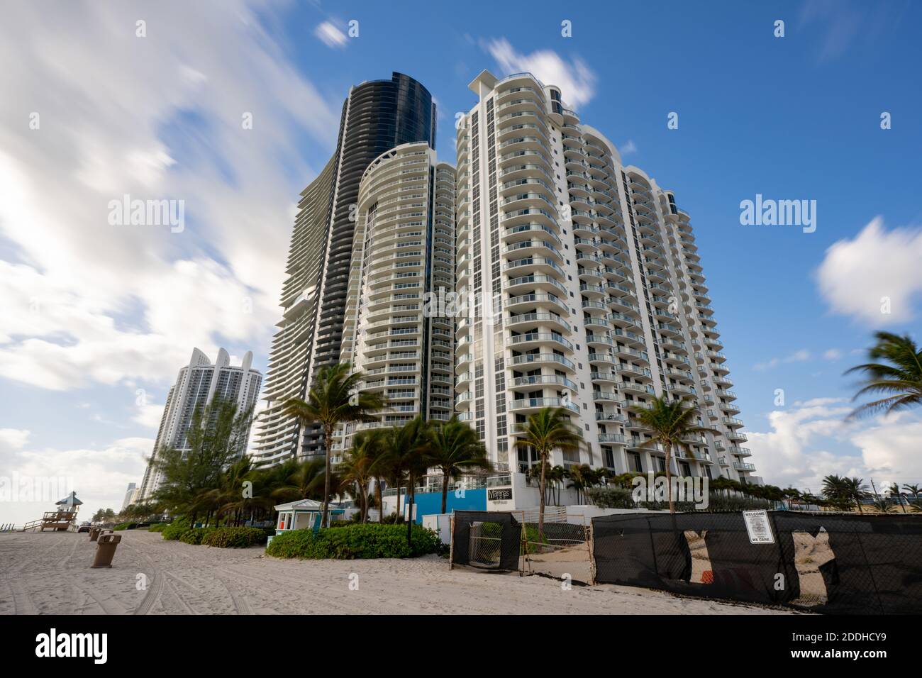 Highrise architecture sunny isles beach hi-res stock photography and ...