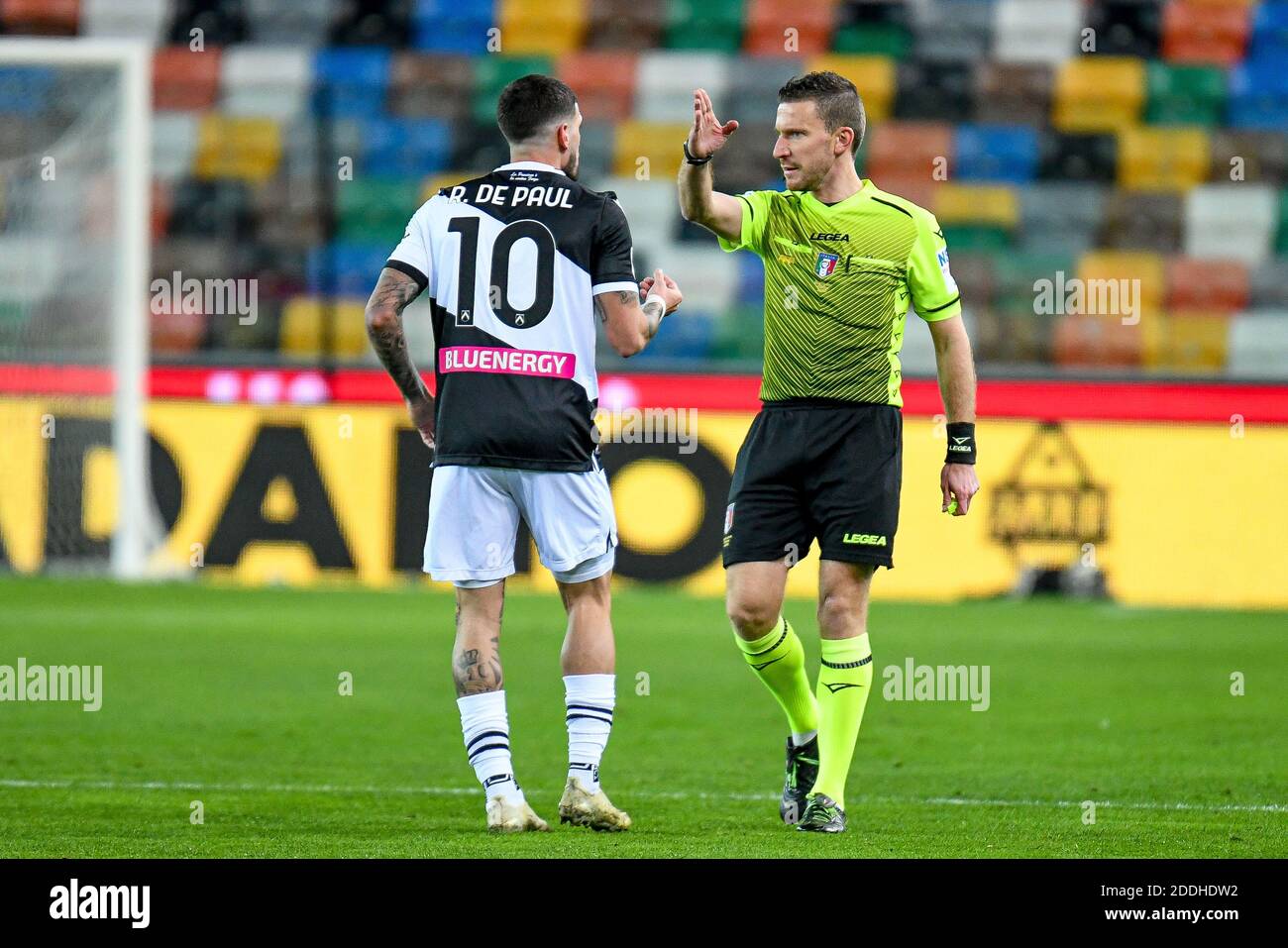 Referee talking to player hi-res stock photography and images - Alamy