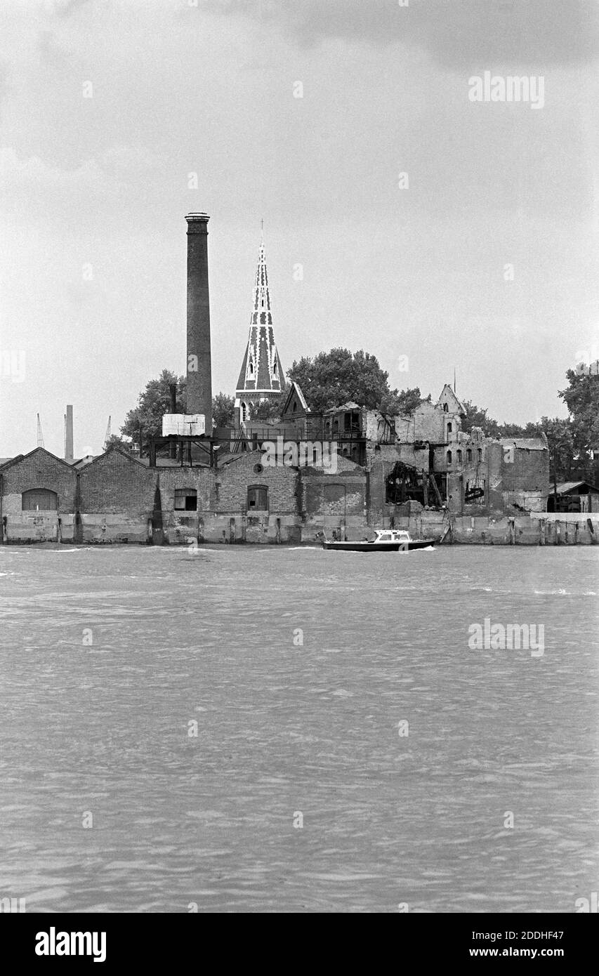 Docklands london 1970's hi-res stock photography and images - Alamy