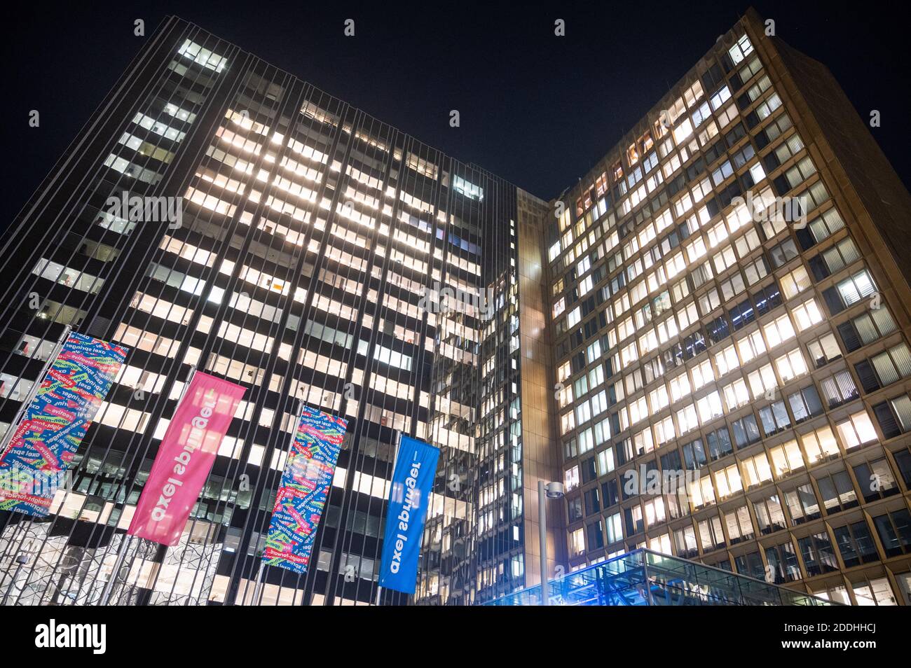 Springer logo hi-res stock photography and images - Alamy