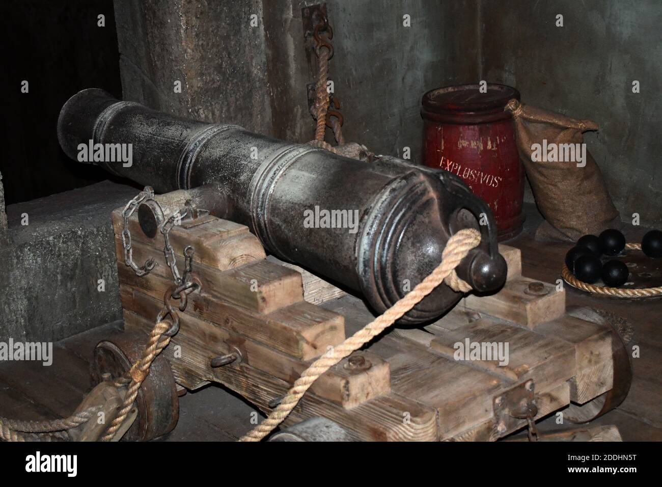 Stone cannonballs hi-res stock photography and images - Alamy