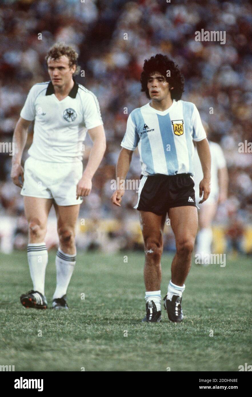 The Argentine soccer player Diego Maradona (r.) With his German loser ...