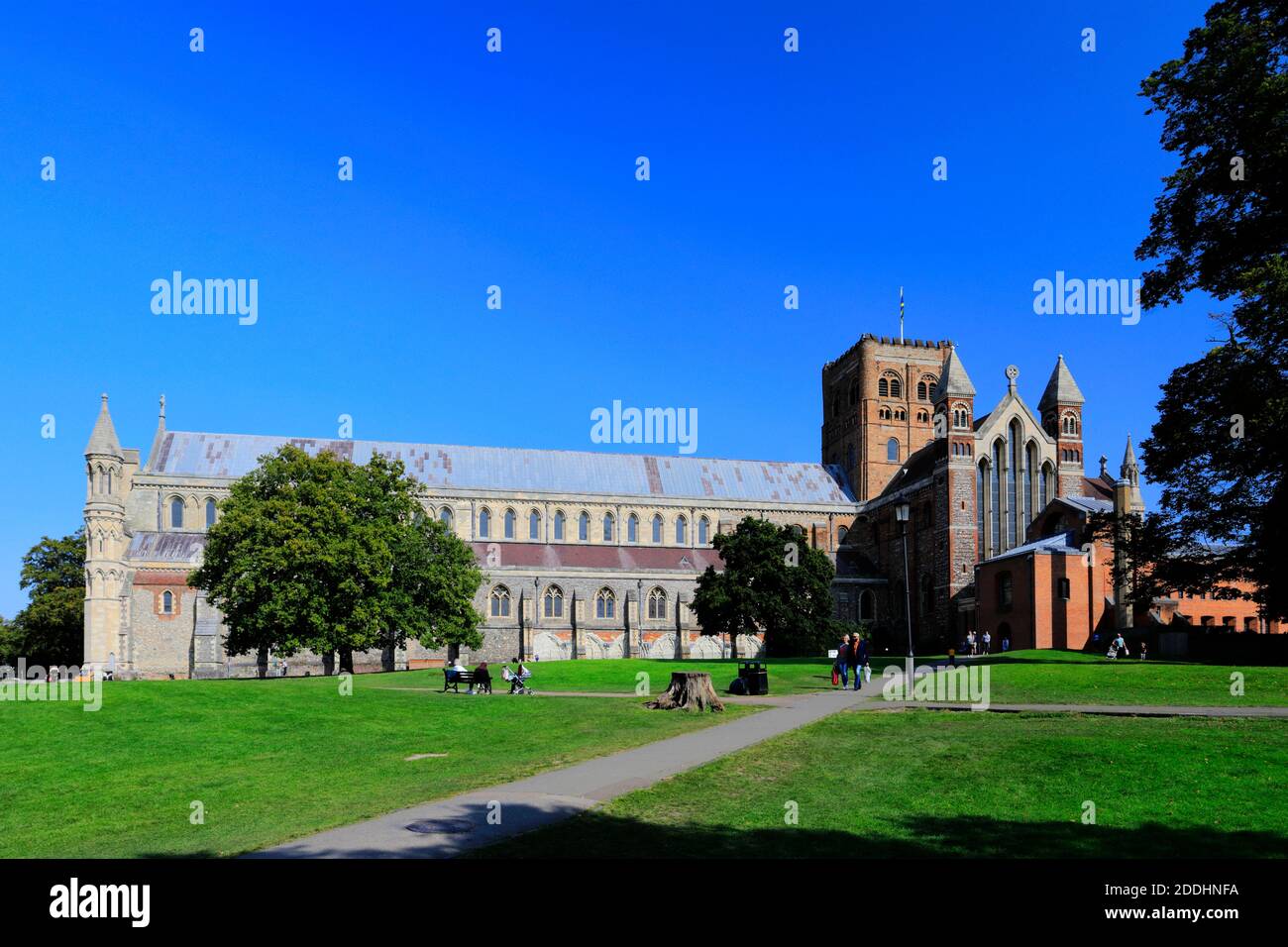 St albans abbey gatehouse hi-res stock photography and images - Alamy