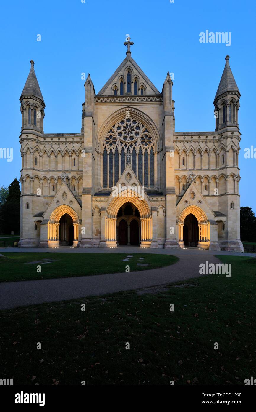 Dusk view over St Albans Cathedral, St Albans City, Hertfordshire ...