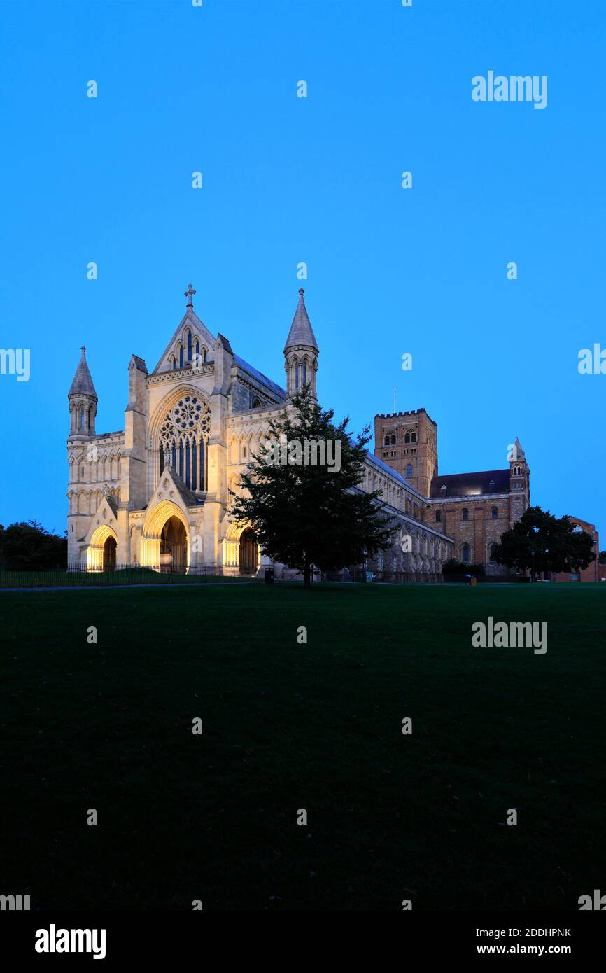 Dusk view over St Albans Cathedral, St Albans City, Hertfordshire ...