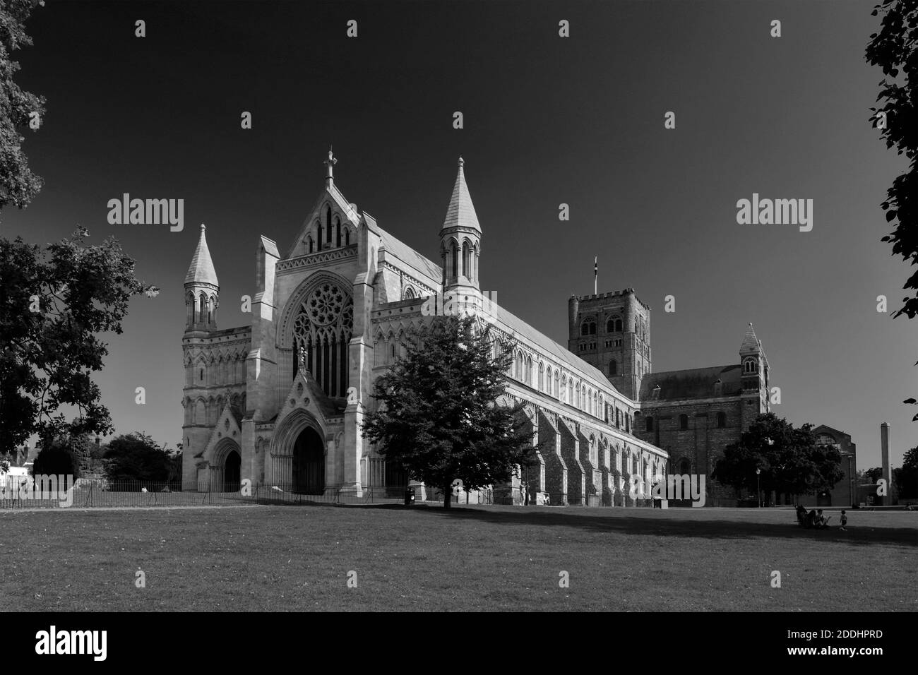 St albans abbey gatehouse hi-res stock photography and images - Alamy
