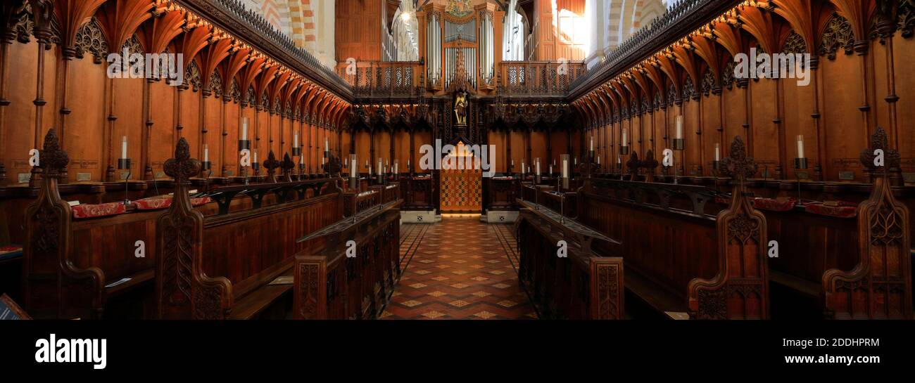 Interior of St Albans Cathedral, St Albans City, Hertfordshire County ...