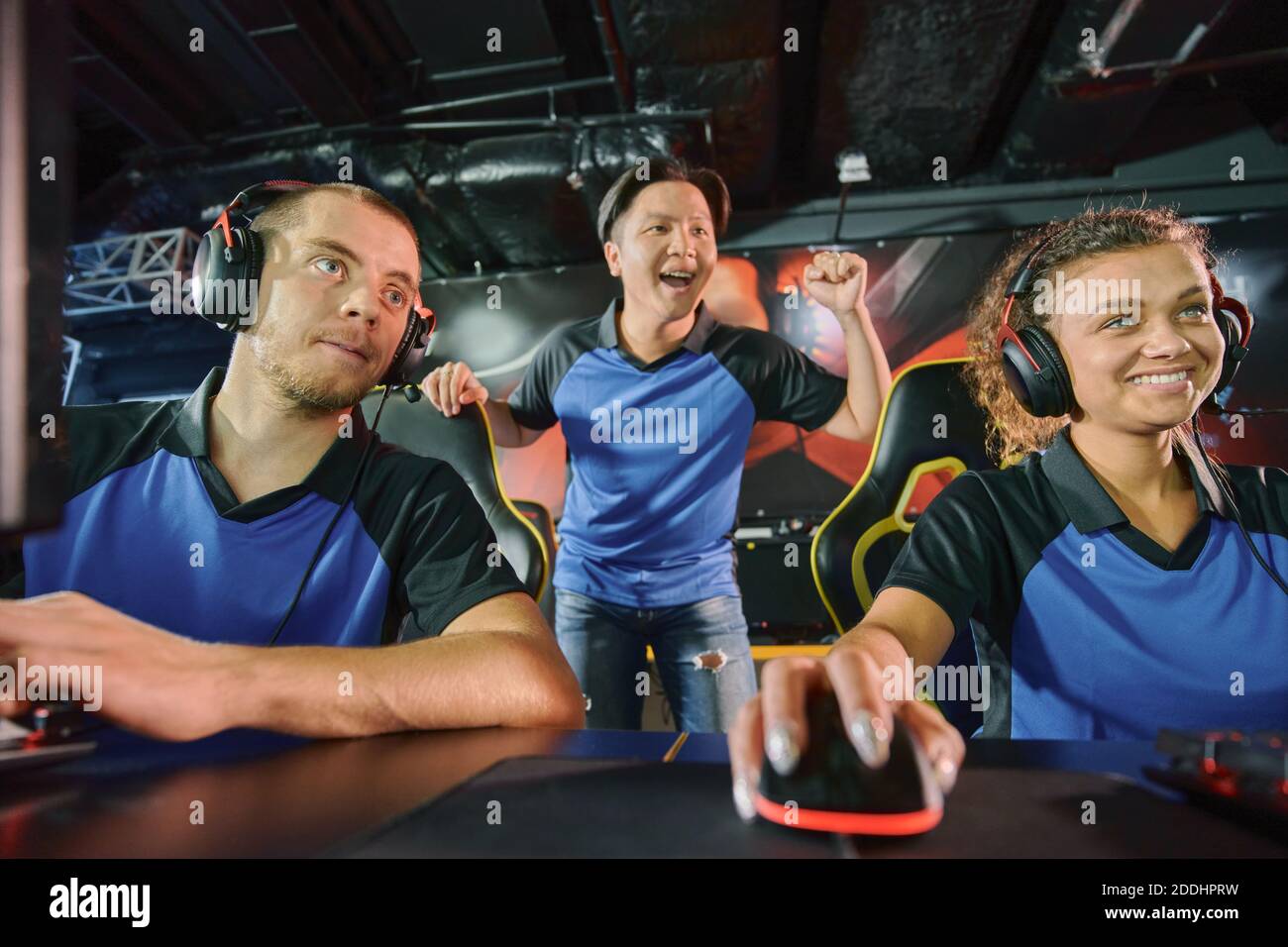 Video gamers team hi-res stock photography and images - Alamy
