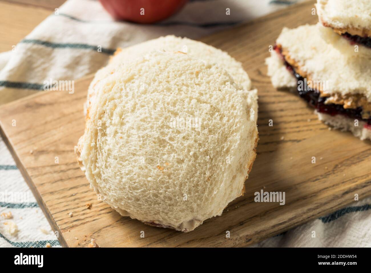 Healthy Homemade Crustless Peanut Butter Jelly Sandwich in a Circle ...