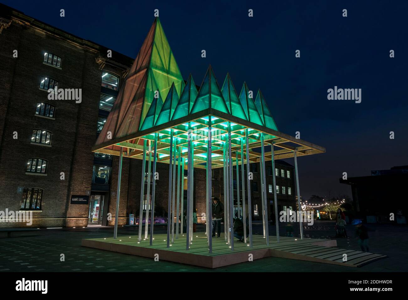 Battle bridge place in kings cross hi-res stock photography and images ...