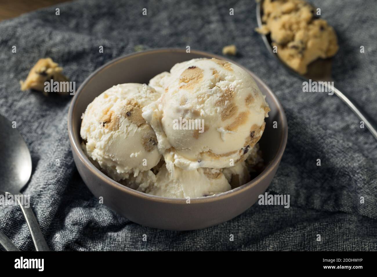 Vanilla cookie ice cream hi-res stock photography and images - Alamy