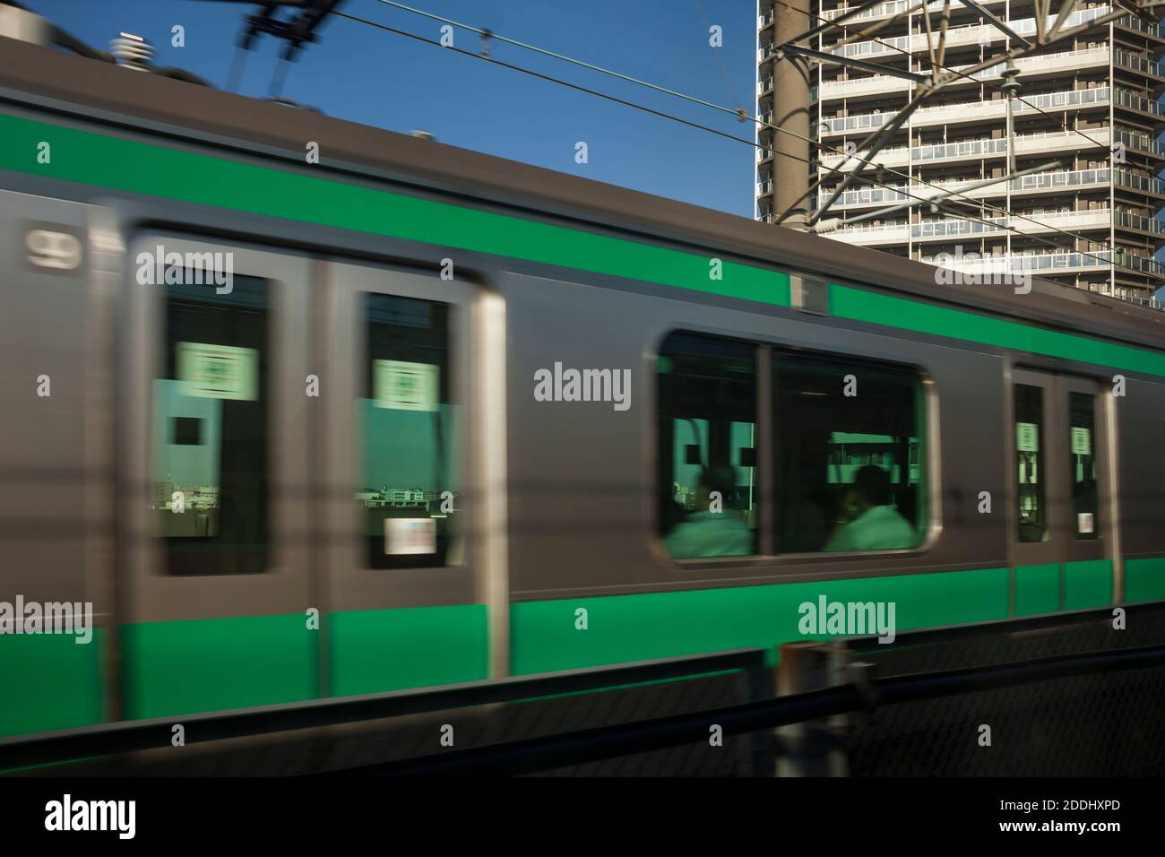 Horizontal view of a green train arriving Tokyo, Japan Stock Photo - Alamy