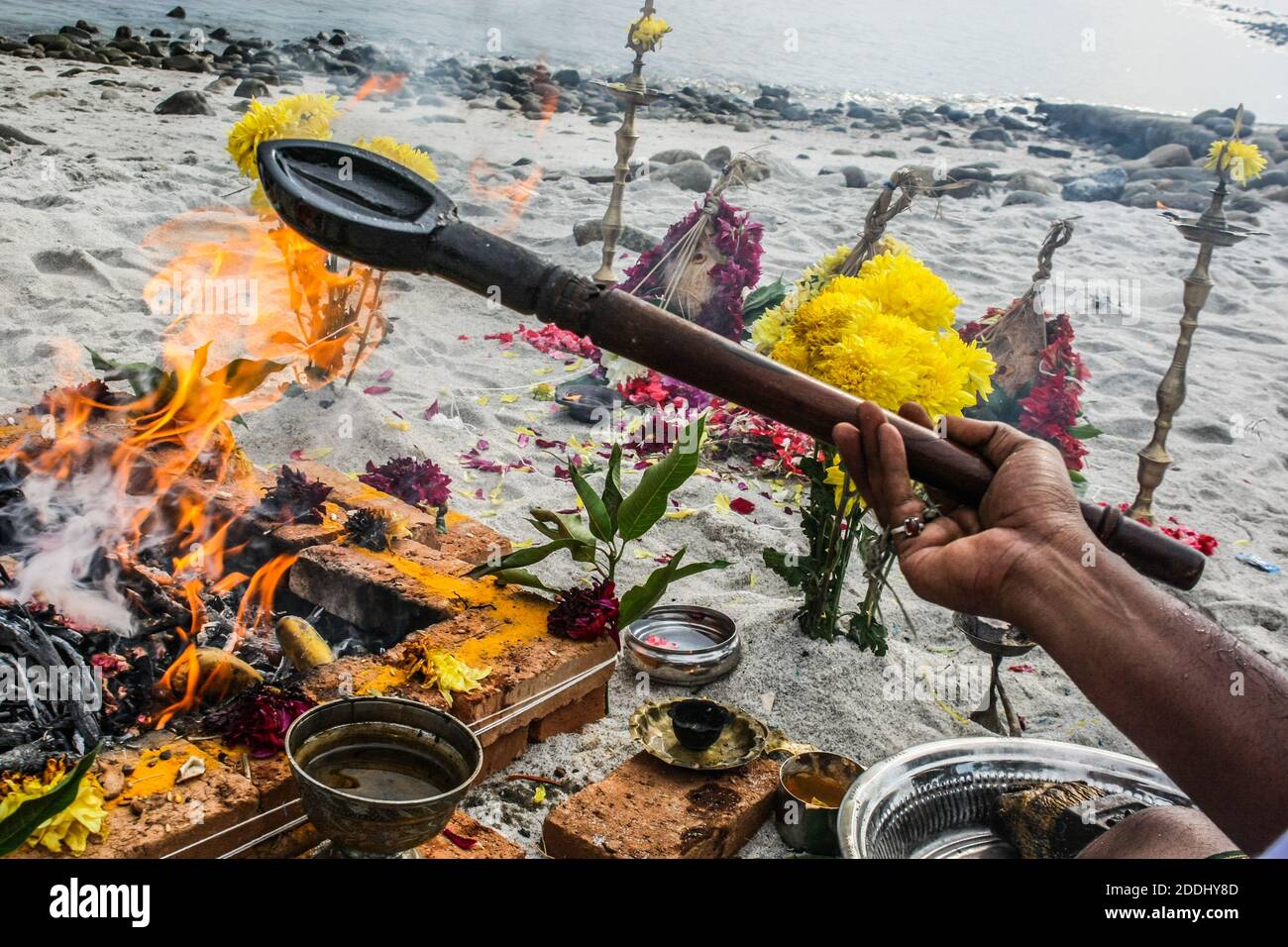 Deli Serdang, Indonesia. 20th July, 2020. A devotee pouring holy keapi ...