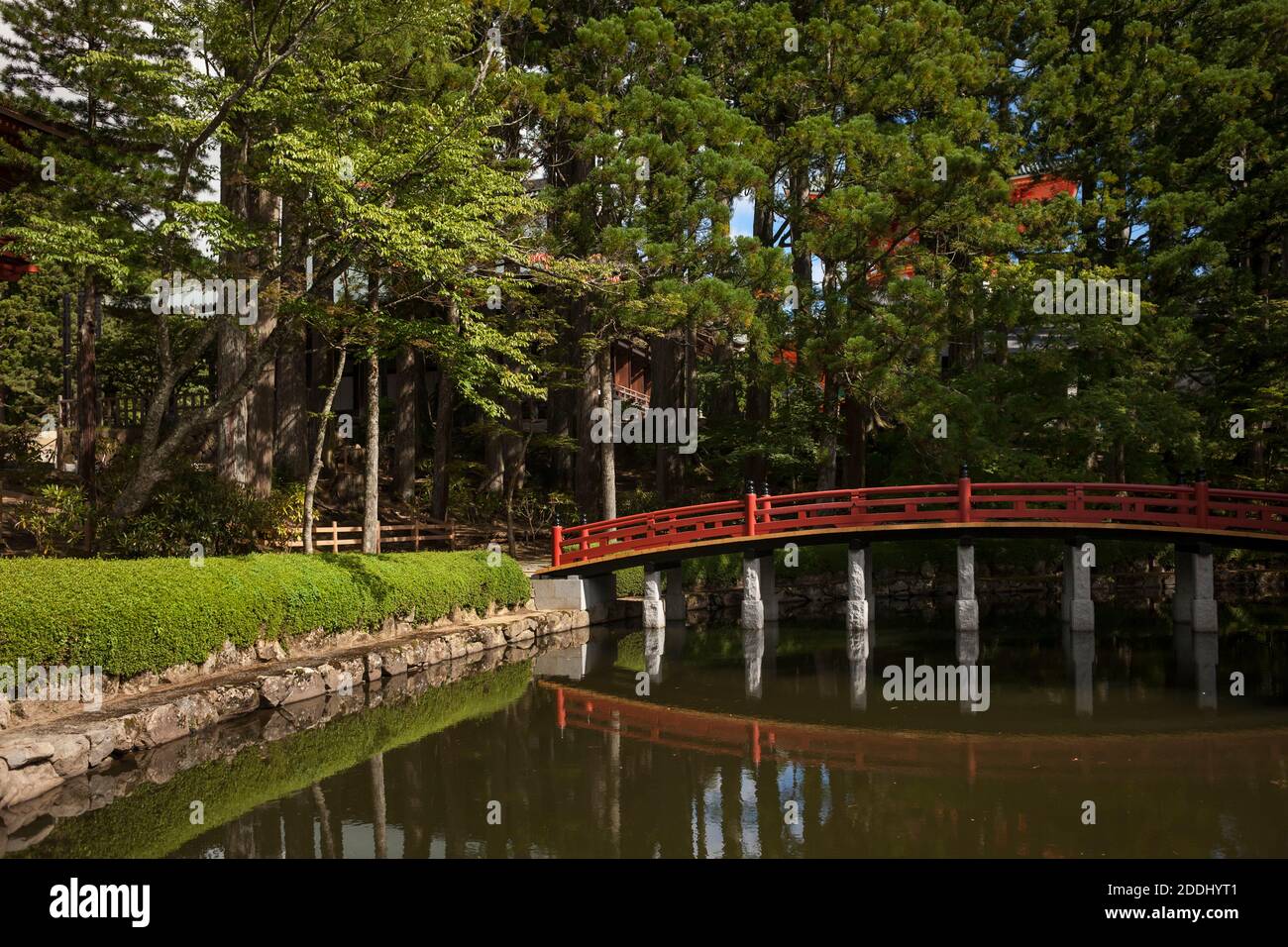 Red bridge over water japanese hi-res stock photography and images - Alamy