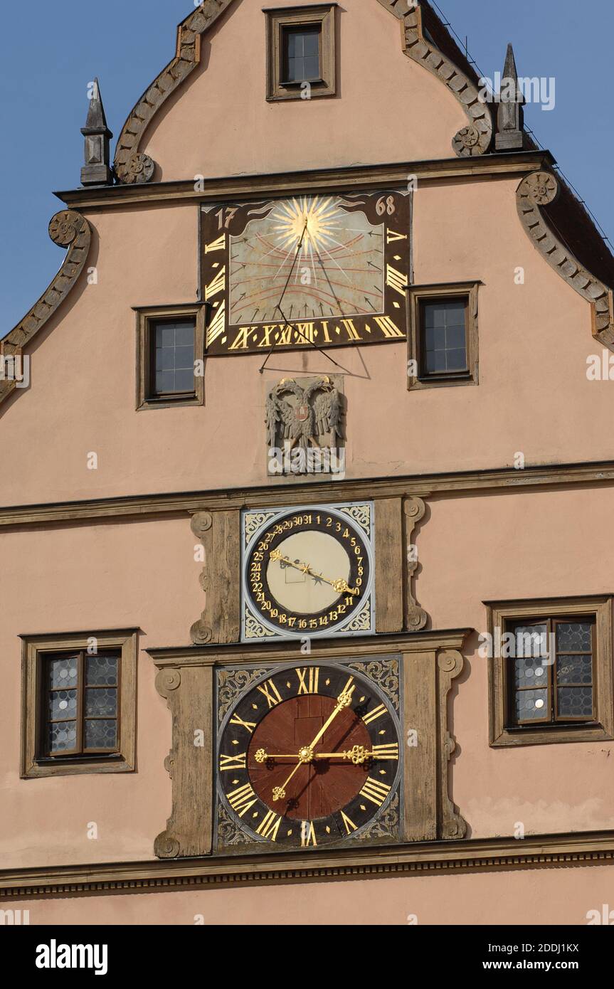 The three clocks on the Ratsherrntrinkstube in Rothenburg ob der Tauber ...