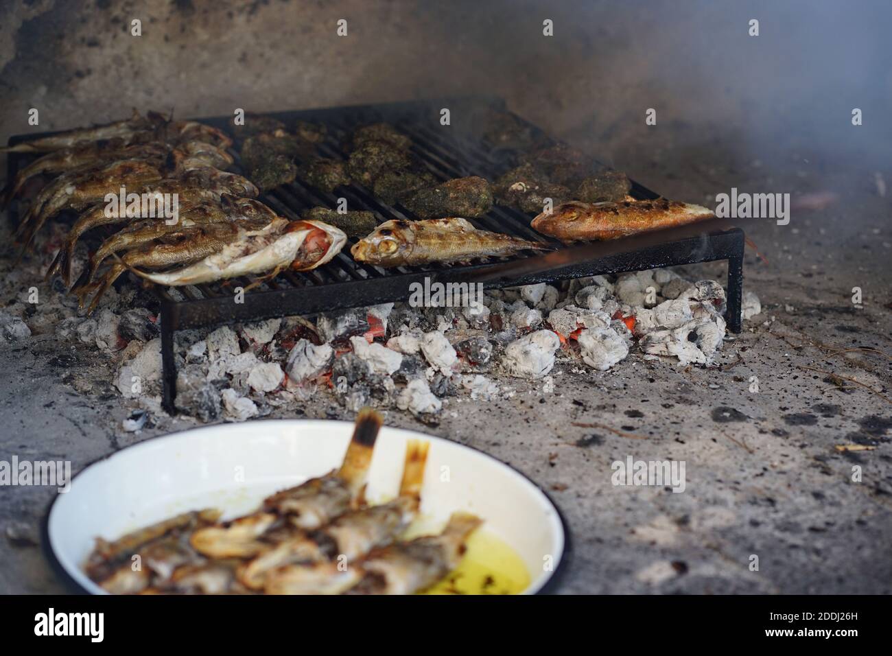Fish grills hi-res stock photography and images - Alamy