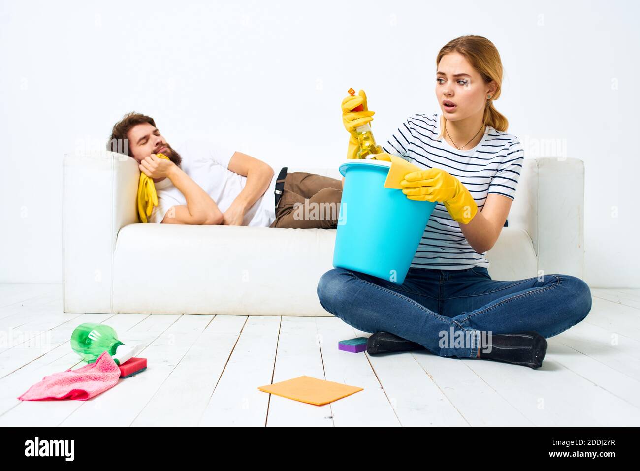 Married couple joint cleaning house cleaning supplies lifestyle Stock ...