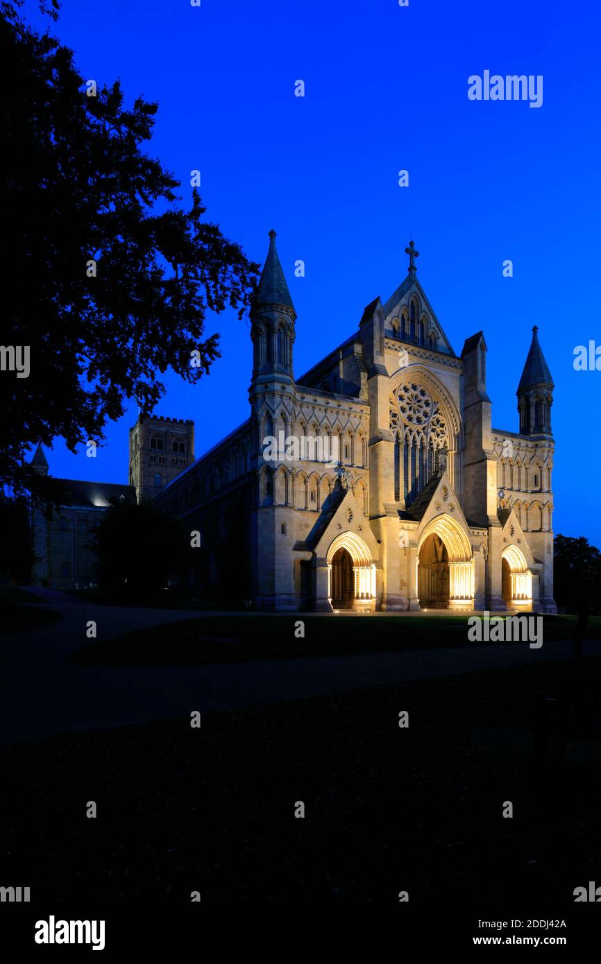Dusk view over St Albans Cathedral, St Albans City, Hertfordshire ...